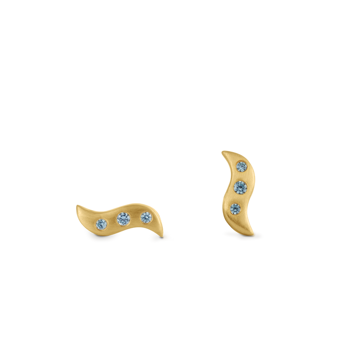 Wave Studs blå i sølv | Stilfuldt og tidløst Skandinavisk Design ...